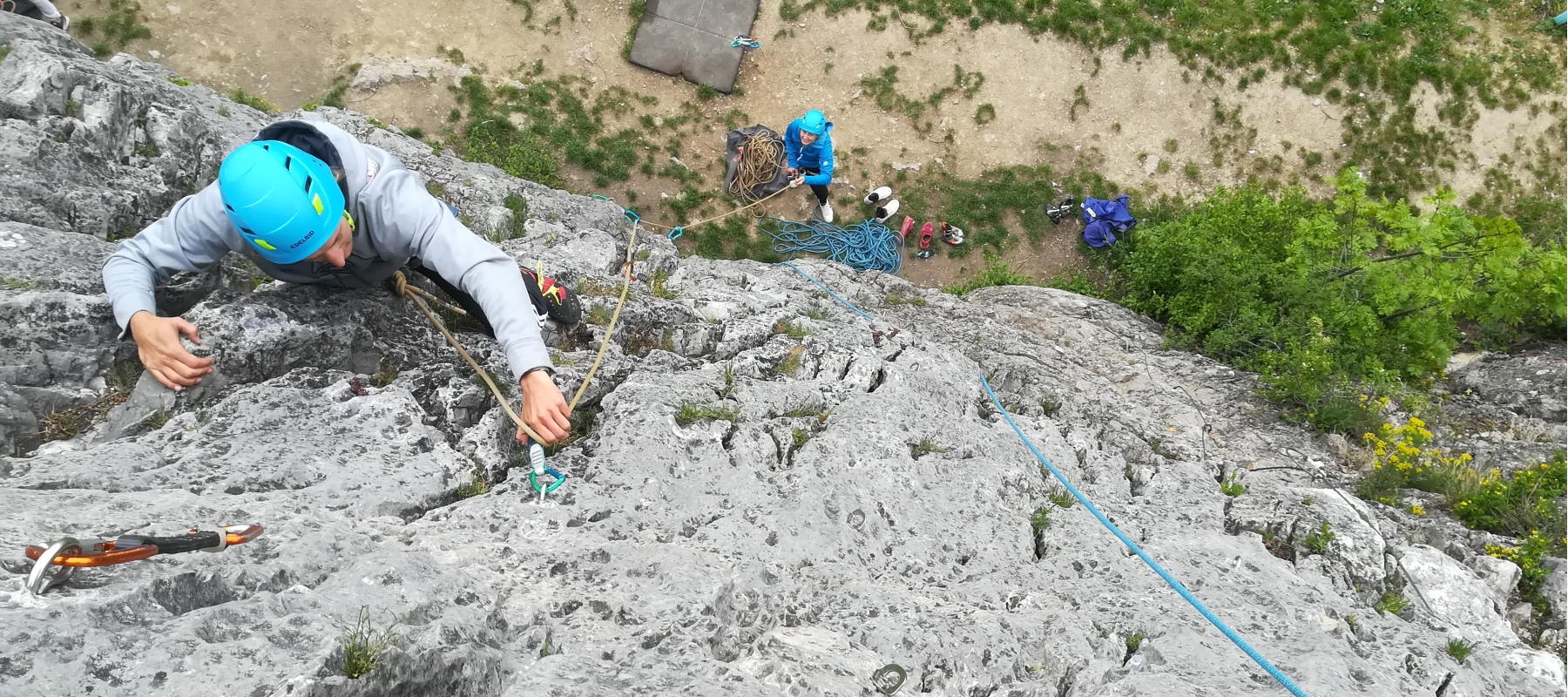 Kletterkurs komplett 🥇 Direkt am Fels in zwei Modulen lernst du Toprope ...